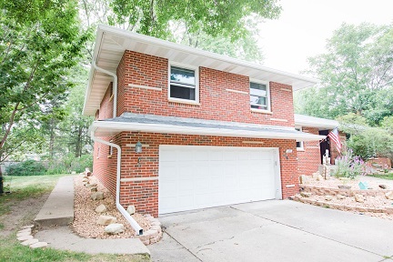 Standard Gutters Vs Seamless Gutters | Minnesota Leafless Gutters